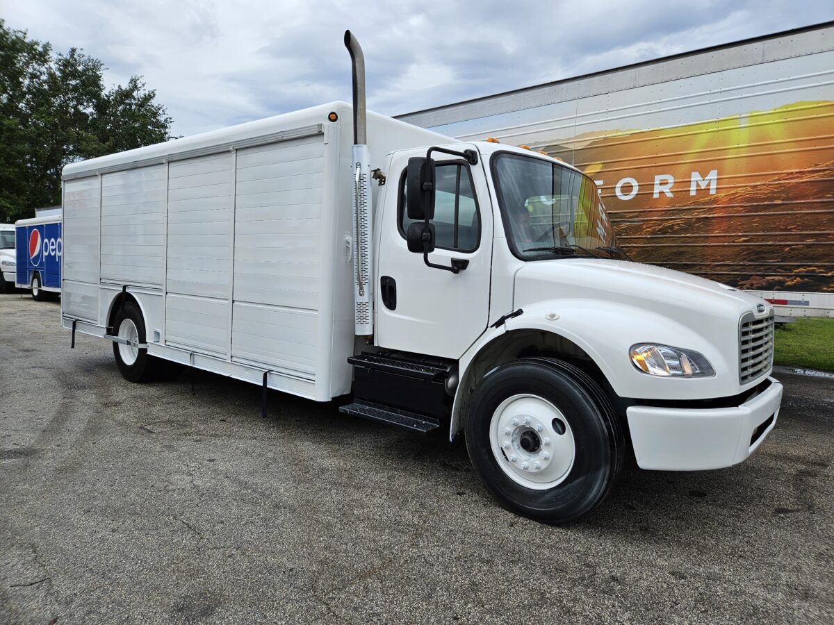 2018 FREIGHTLINER M2 8.5 BAY BEVERAGE TRUCK - Beverage Body Trucks and ...